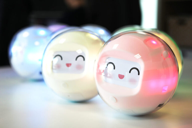 Eight social robots for children with autism - RoboticsBiz