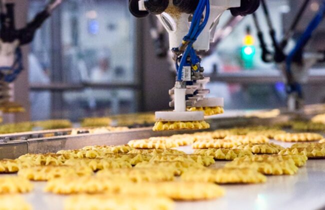 7 robotic applications upgrading food packaging processes - RoboticsBiz