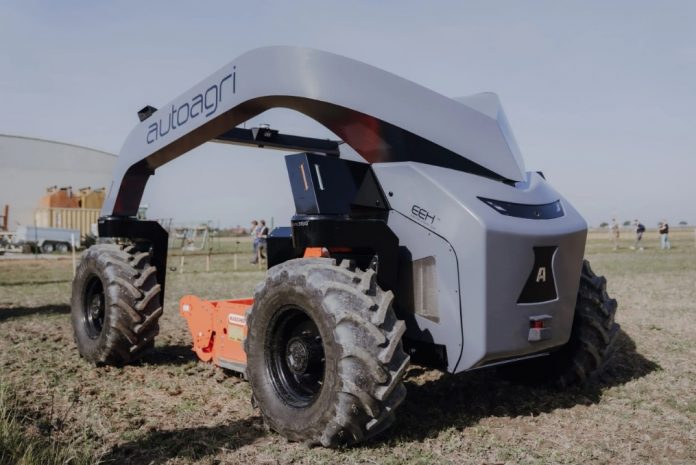 10 autonomous tractors and machines reshaping farming - RoboticsBiz
